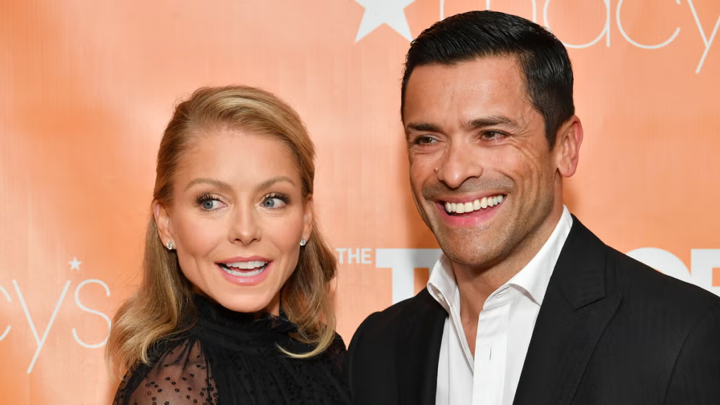 Mark Consuelos encourages people to boo Kelly Ripa’s controversial ...