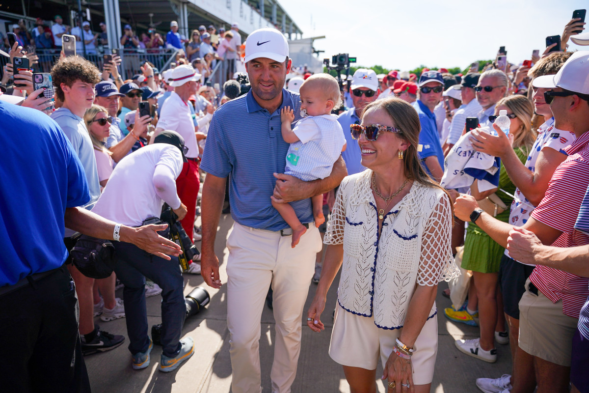 At a tournament in Ohio, Scottie Scheffler’s wife, Meredith ...