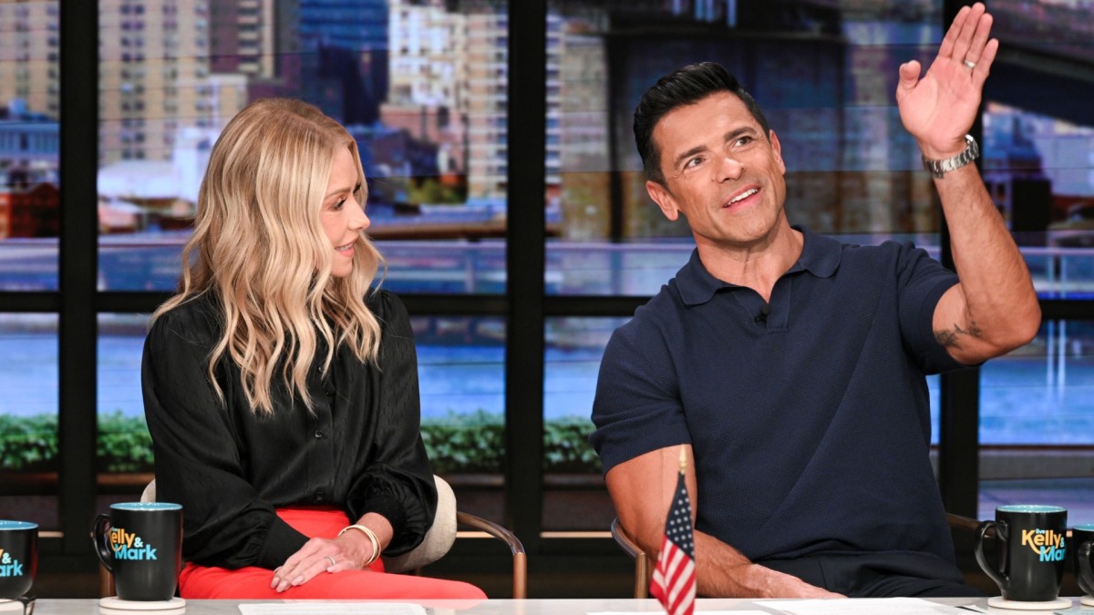 Kelly Ripa questions her relationship with Mark Consuelos after “The ...