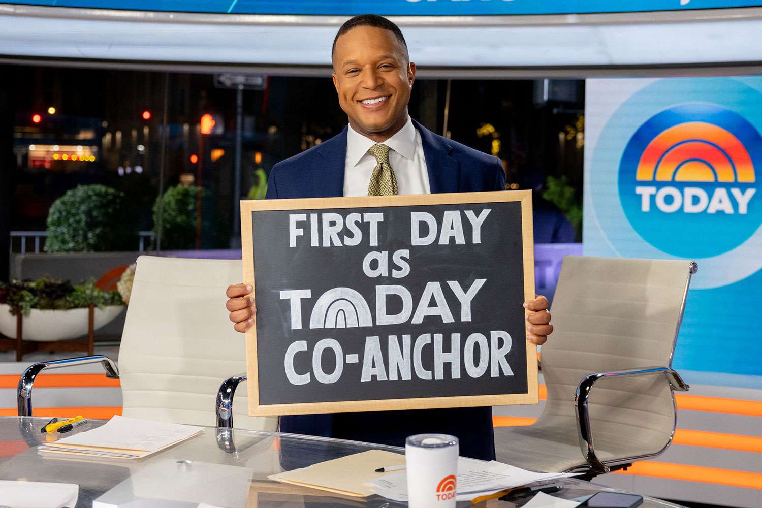 SPICY! Craig Melvin made a sudden announcement that he’s leaving the ...