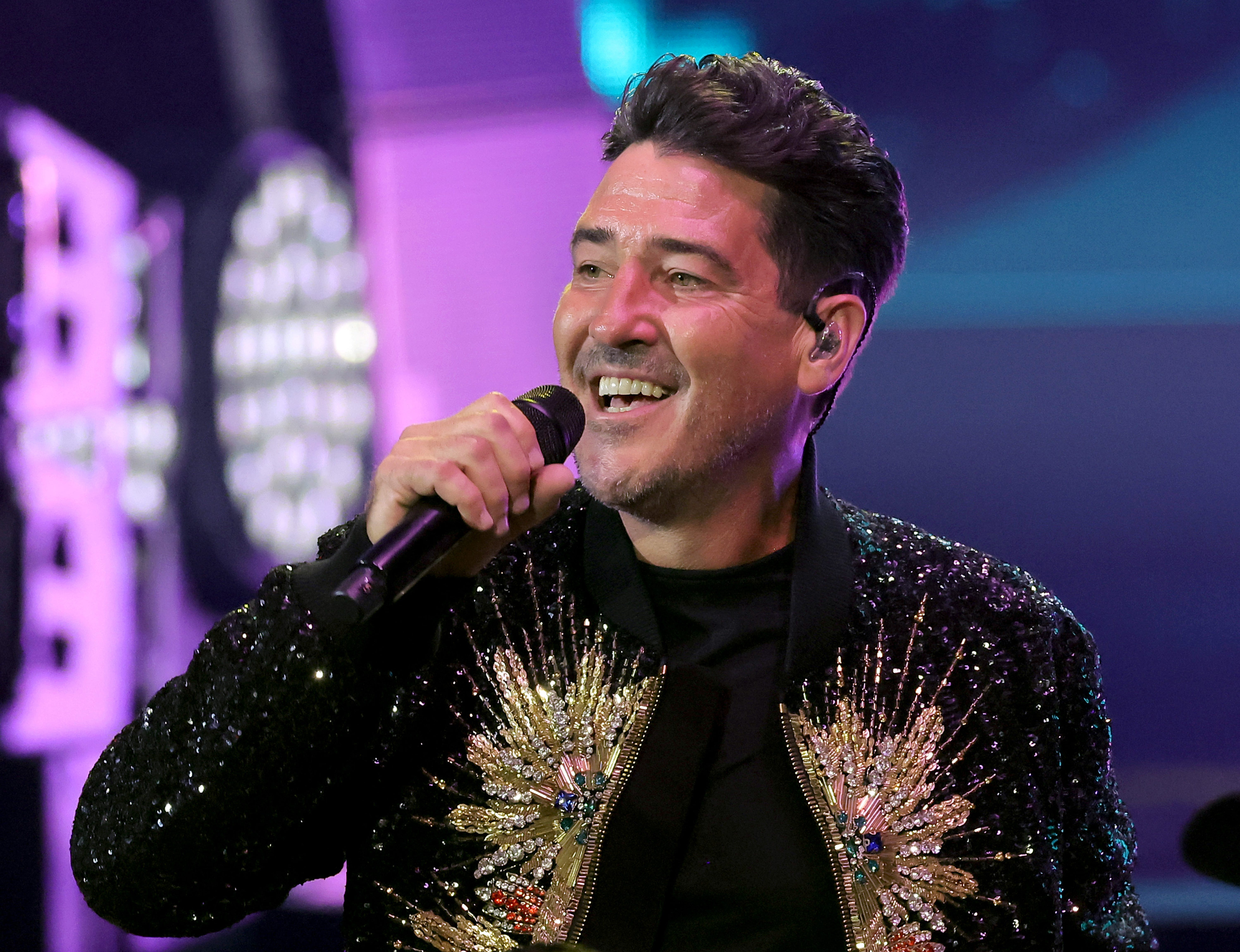 Jonathan Knight, former HGTV host, surprises fans by announcing his new ...